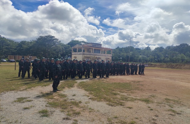 Khoa Quân sự chung tổ chức huấn luyện bắn súng ngắn K54 bài 1 cho sĩ ...