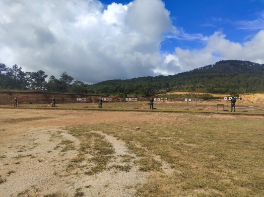 Khoa Quân sự chung tổ chức huấn luyện bắn súng ngắn K54 bài 1 cho sĩ ...